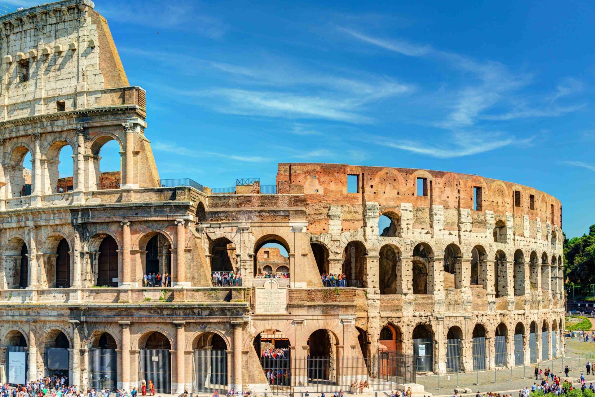 Vista do Coliseu em um dia ensolarado. Foto: Viacheslav Lopatin / 123RF