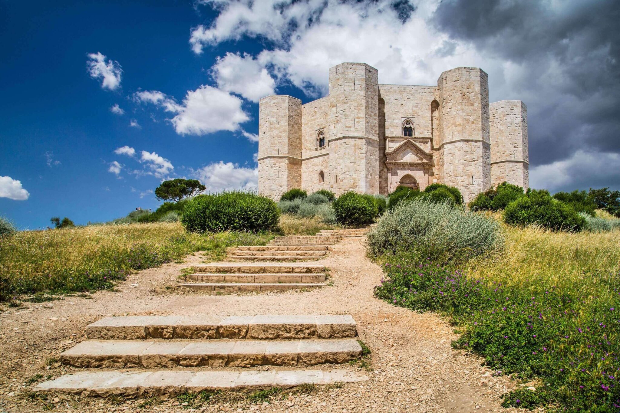 Conheça a história de Castel del Monte, o castelo dos mistérios ...
